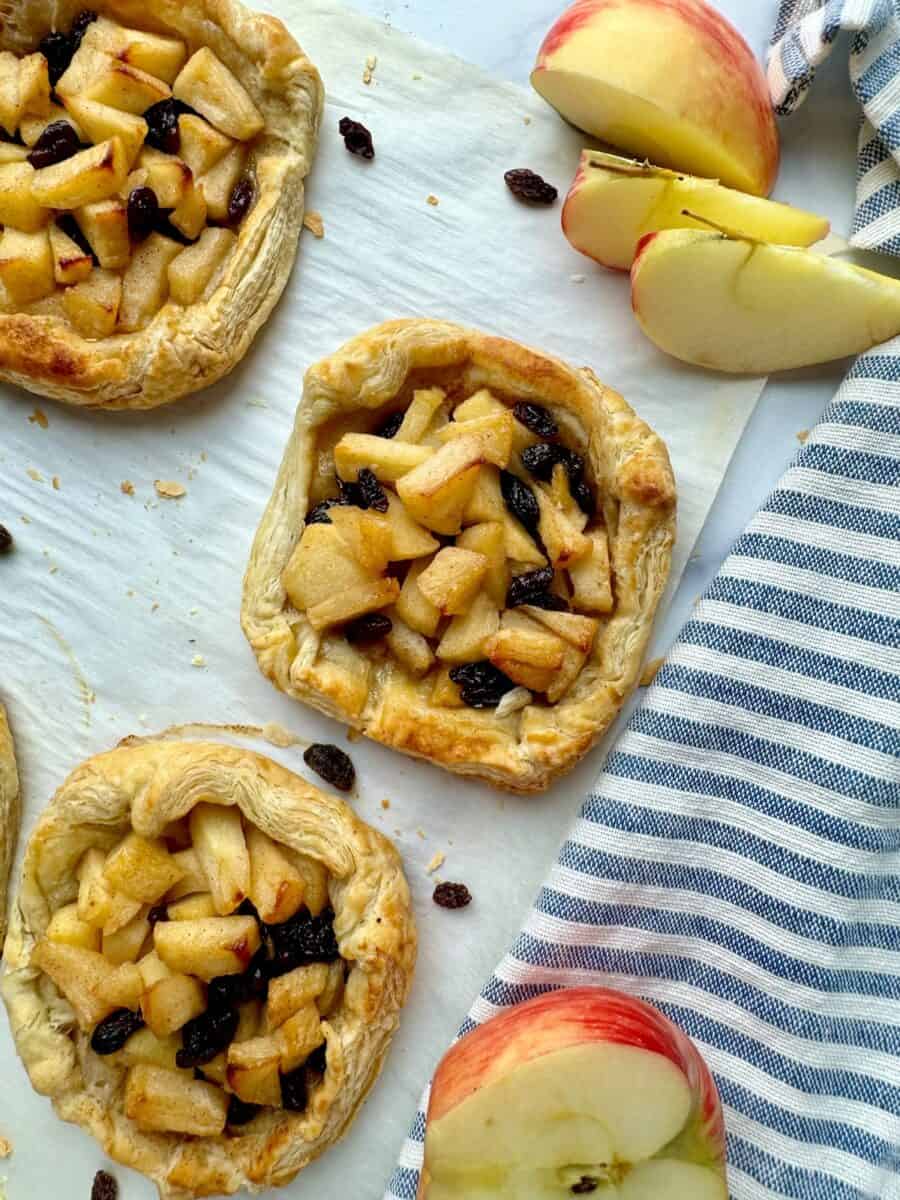 Easy Sugar-Free Mini Apple Pies | Healthy Bites For Kids